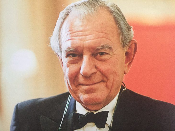 En Håndfuld Oliven og et Glas Vin (på dansk) - en bog om vinmager Peter ...